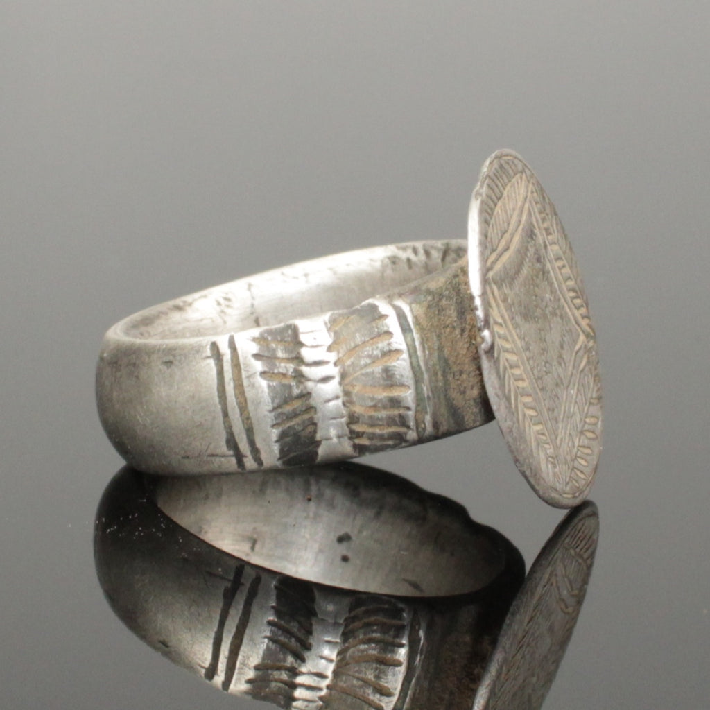 SUBSTANTIAL HEAVY ANCIENT MEDIEVAL SILVER RING WITH CROSS DETAIL - 15T ...
