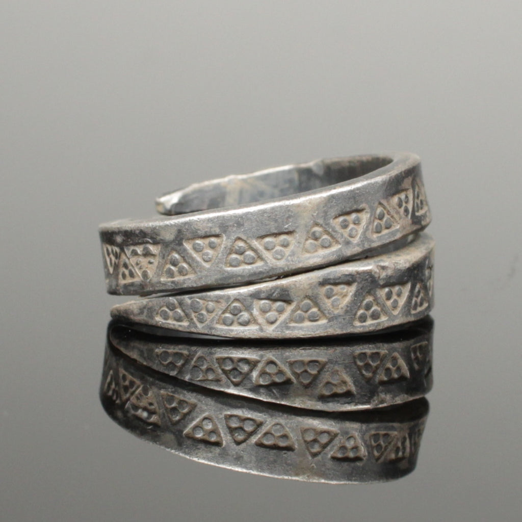 ANCIENT VIKING SILVER RING - CIRCA 9th/10th CENTURY (0721) – Trinity ...